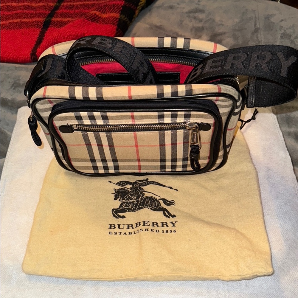Preloved Burberry Nova Check Camera Crossbody Bag Exc… - Gem